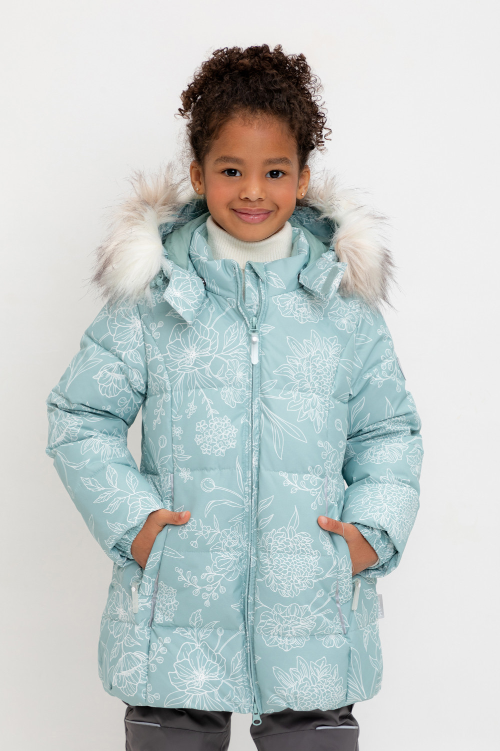 Пальто для девочки в Уфе, артикул: ВК 34067/н/2 УЗГ, цвет: голубой прибой, кружевные цветы ...